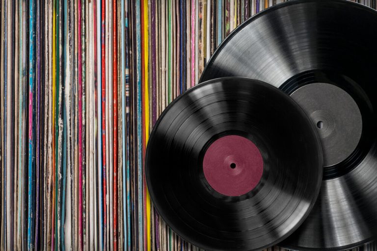 How Much Do Vinyl Records Weigh? - Savvy Tune