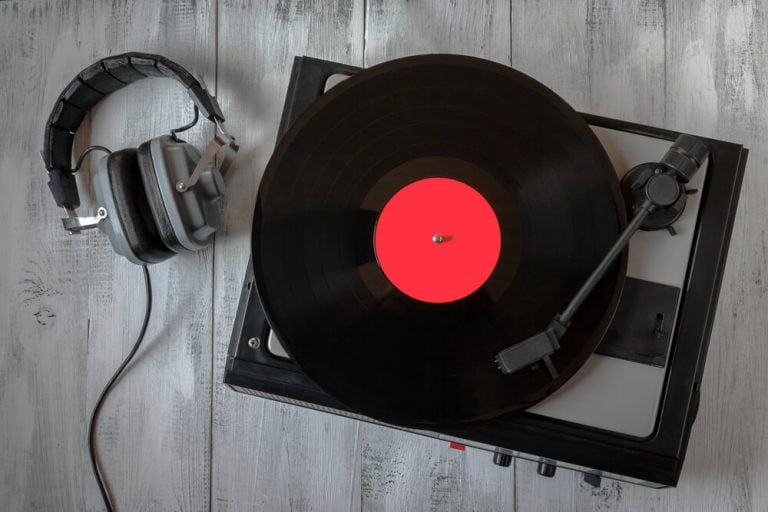 How Much Do Vinyl Records Weigh? - Savvy Tune