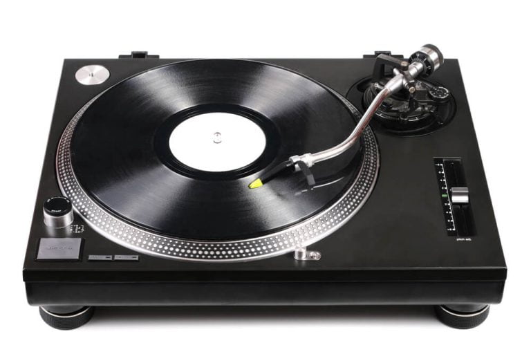 How To Ground A Turntable Without A Receiver - Savvy Tune
