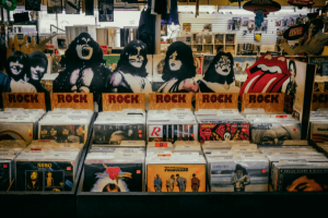 The 9 Best Vinyl Record Stores In Phoenix - Savvy Tune